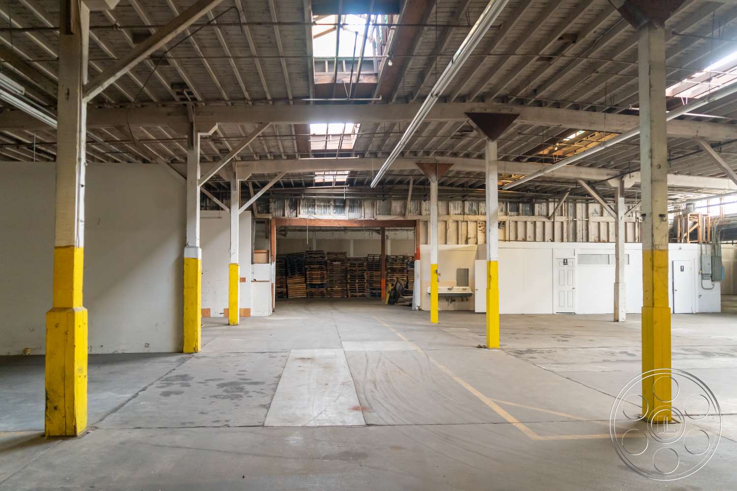 Book Warehouse 52 located in Downtown Los Angeles | Image Locations ...